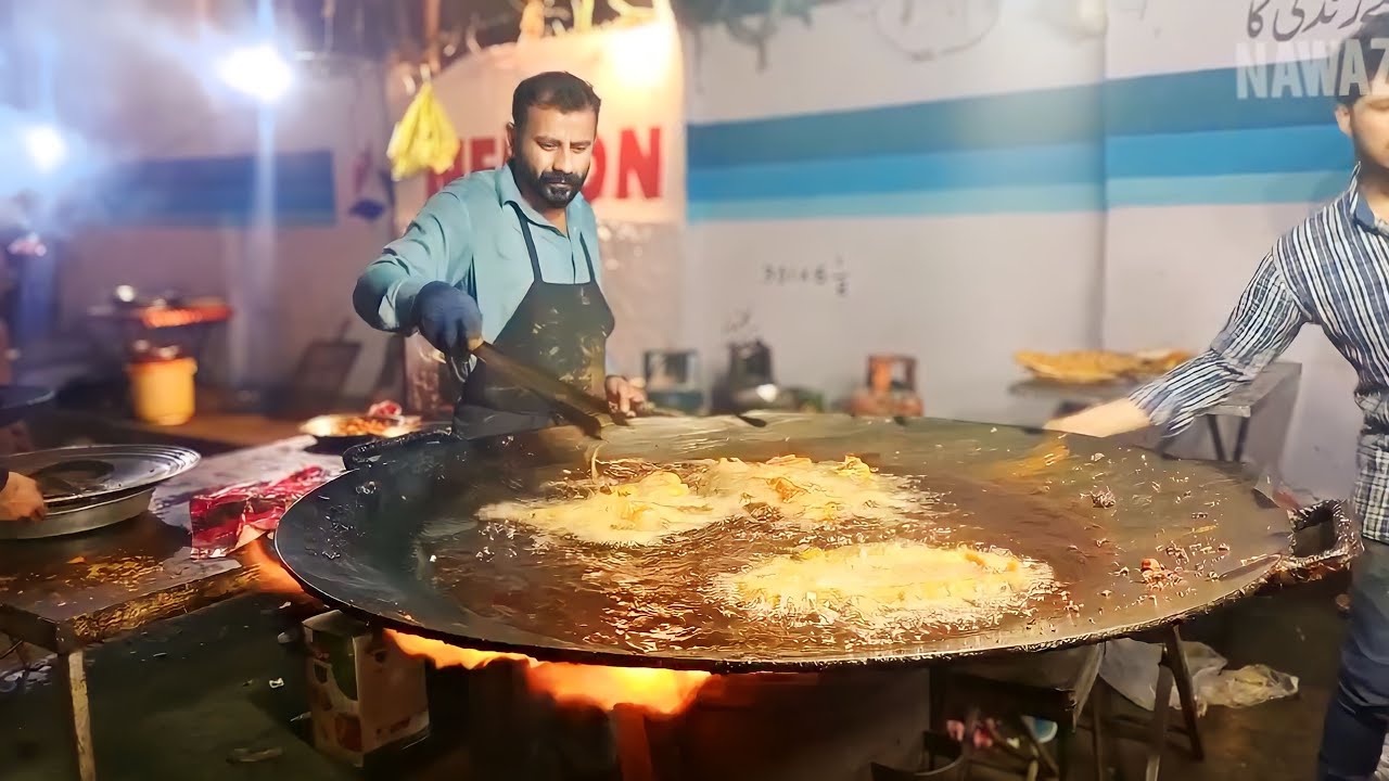 Karachi Famous Street Seafood | Fried Fish in Karachi - YouTube