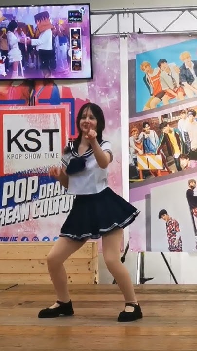 K-pop is the popular music of South Korea. Il K-pop è la musica ...