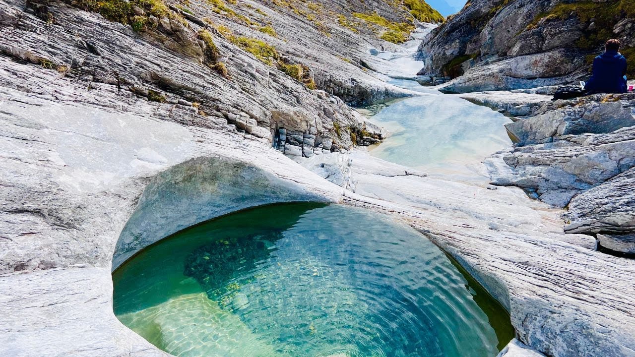 🥾 Fidaz - Bargis - Alp Mora - Gletschermühlen - Trin ☀️ - YouTube