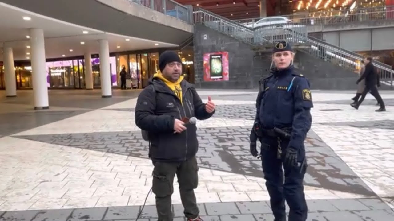 Lyssna till den sanna Kristna tron. Sergels Torg plattan (Stockholm ...