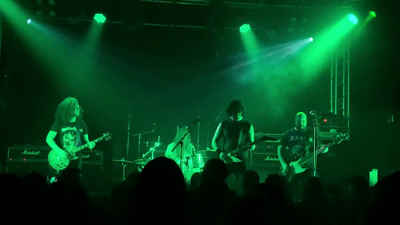 Hellripper - Total Mayhem (Live in London 12/04/19) - YouTube