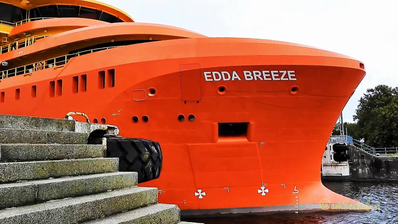 Schleusung Windpark Versorgerschiff EDDA BREEZE offshore supply ship ...