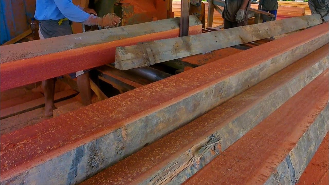 penggergajian kayu Meranti batu merah/kayu suhi#bandsaw - YouTube