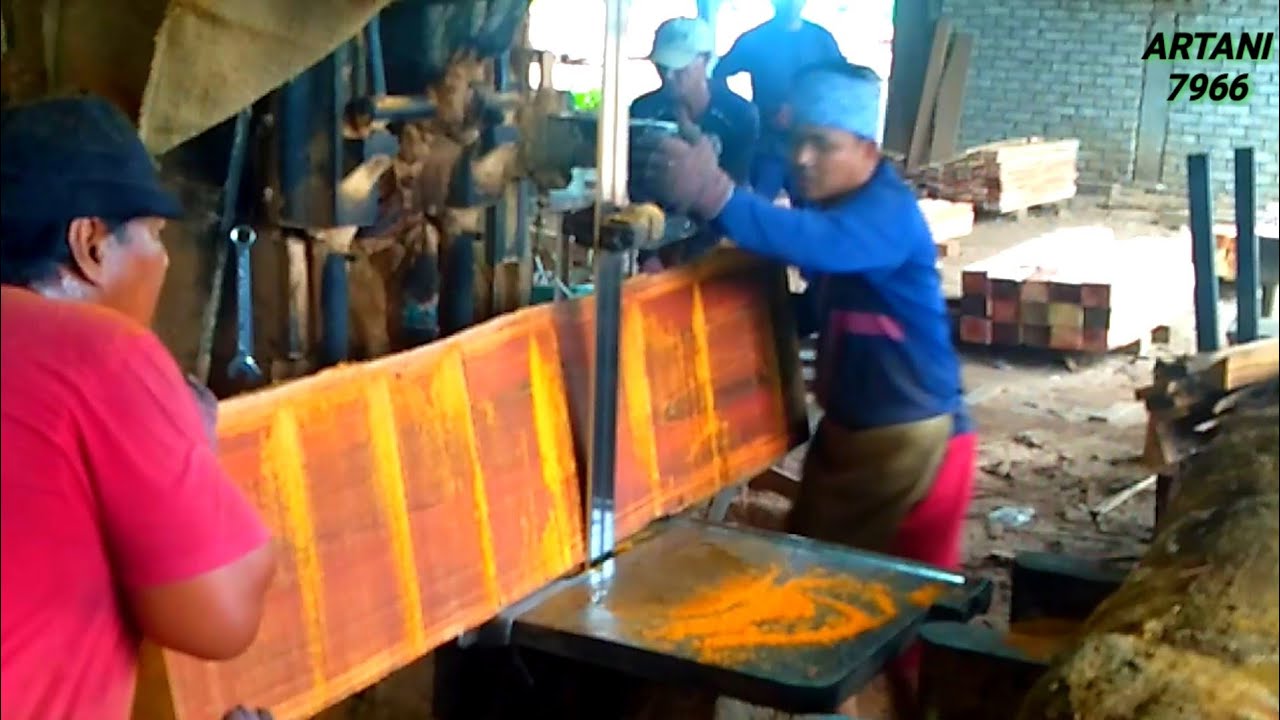 KAYU MERBAU MERAH DI KELOLAH SIZE 2'5X2'5 - YouTube