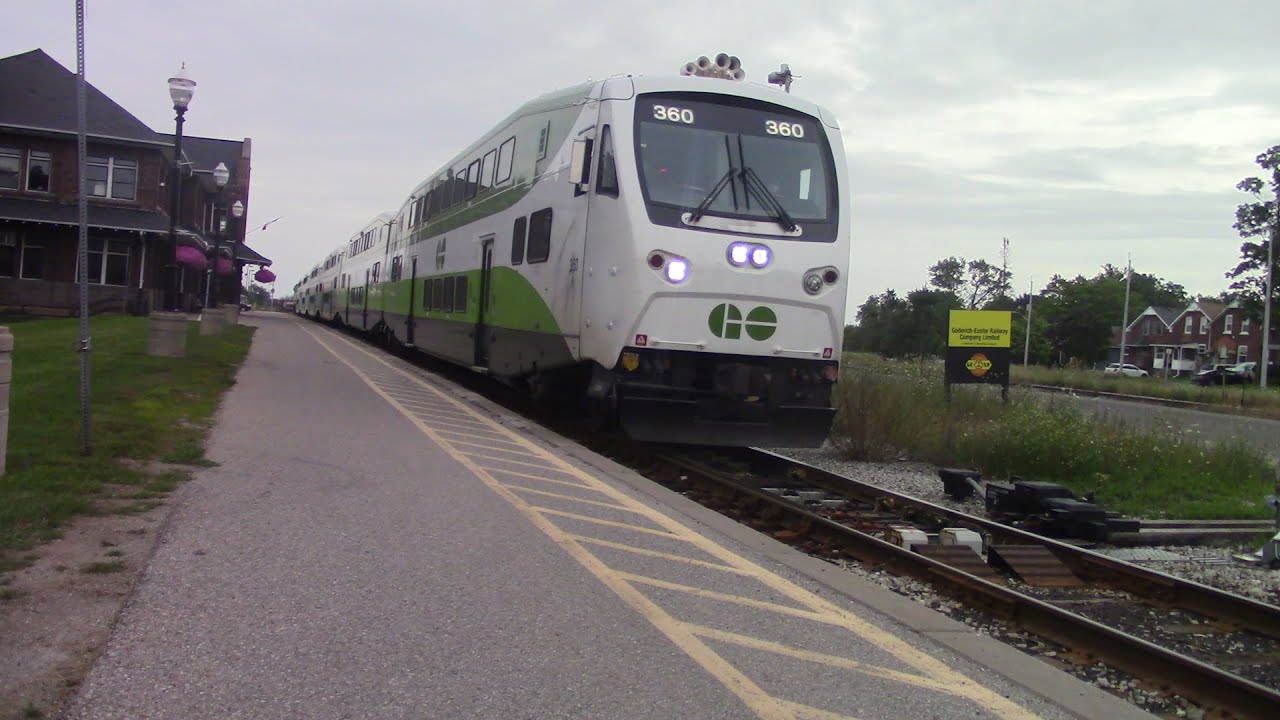 First of MANY GO Trains this week!! August 16, 2021 - YouTube