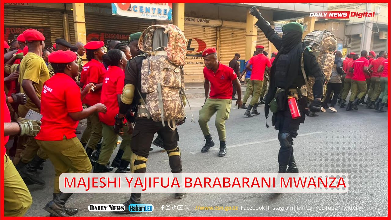 MAJESHI YAJIFUA BARABARANI MWANZA - YouTube