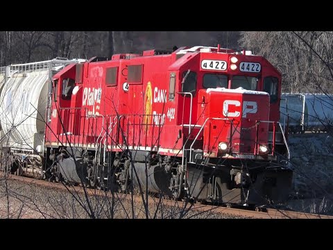 Full throttle CP Train along Lake Pepin - YouTube