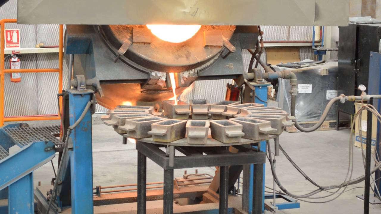 Pouring Molten Silver into Dore Bars - YouTube