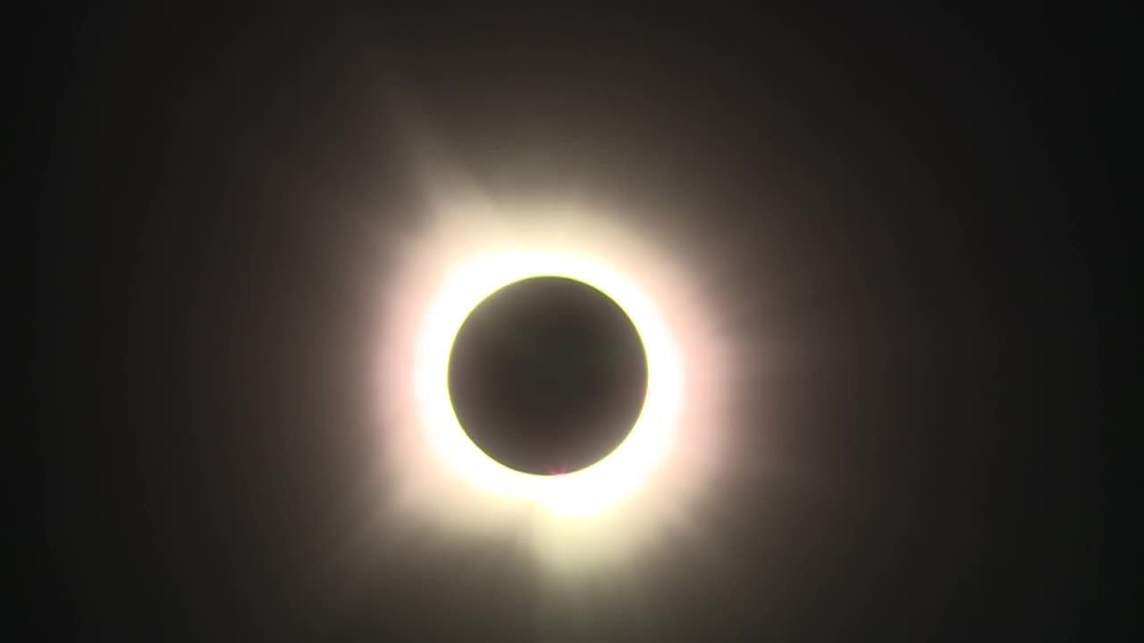 WATCH: Solar eclipse hits its peak in Idabel, Oklahoma - YouTube