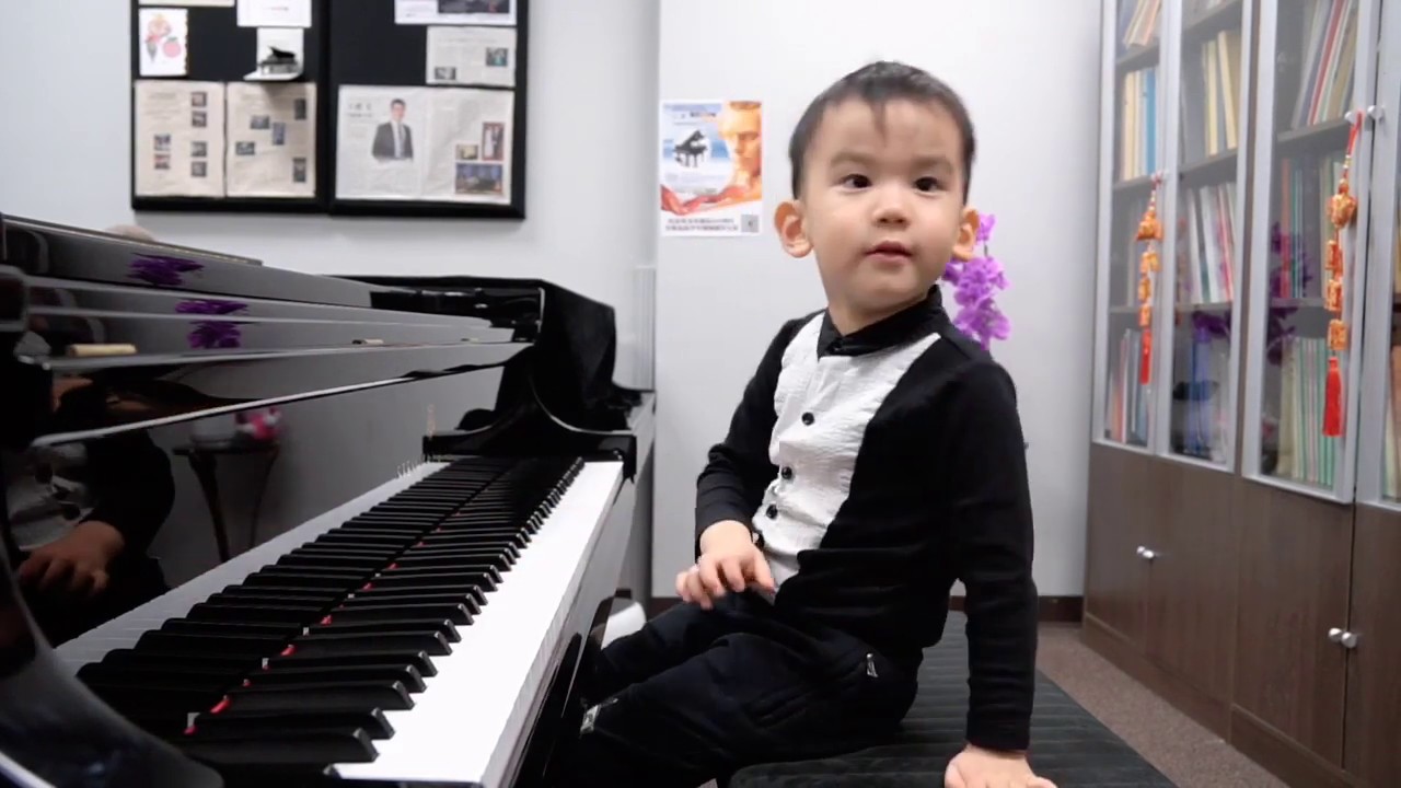 3 Years Old Dandan Play Beethoven Joy to Ode 3岁丹丹演奏《欢乐颂》 - YouTube