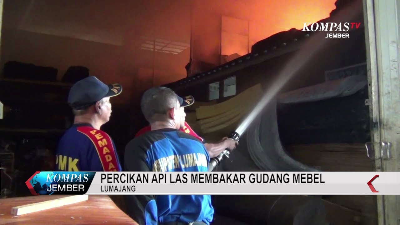 Percikan Api Las Membakar Gudang Mebel - YouTube