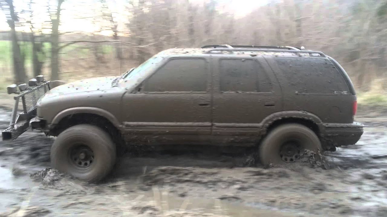 My 97 gmc jimmy mudding in Nebraska - YouTube