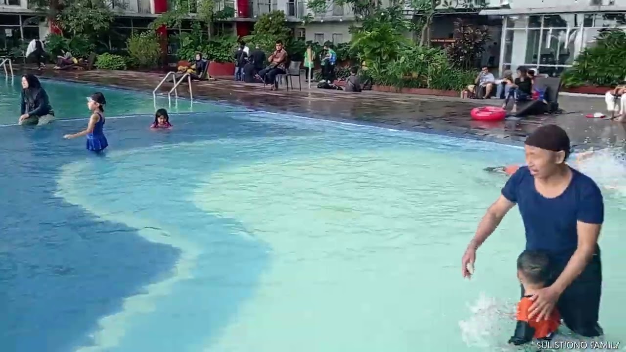 SWIMMING POOL AT GUNAWANGSA HOTEL SURABAYA - YouTube