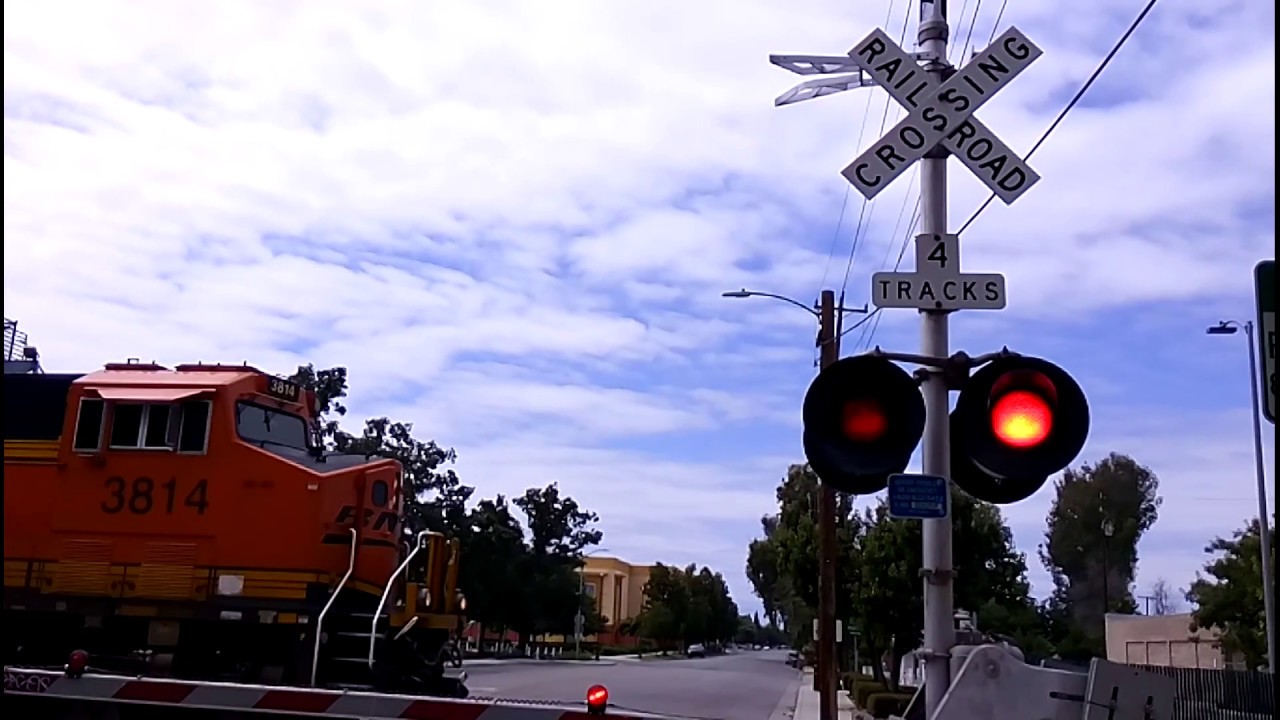 6/10/2017 N Street Railroad Crossing Bakersfield,Ca - YouTube