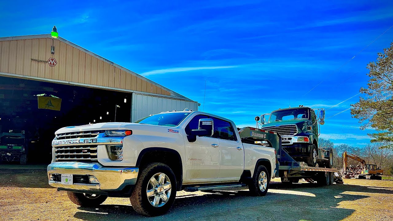 Chevy 2500HD hauls a Semi-Truck! - YouTube