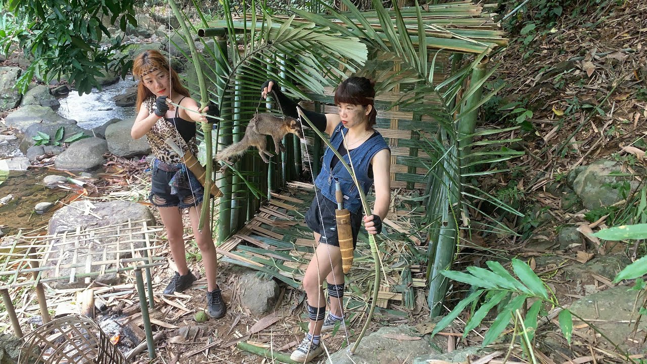 Making bows and arrows, a challenge to survive in the jungle - YouTube