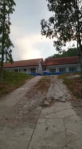 ( Bat Cave) Guha Lalay di Sekolah - YouTube