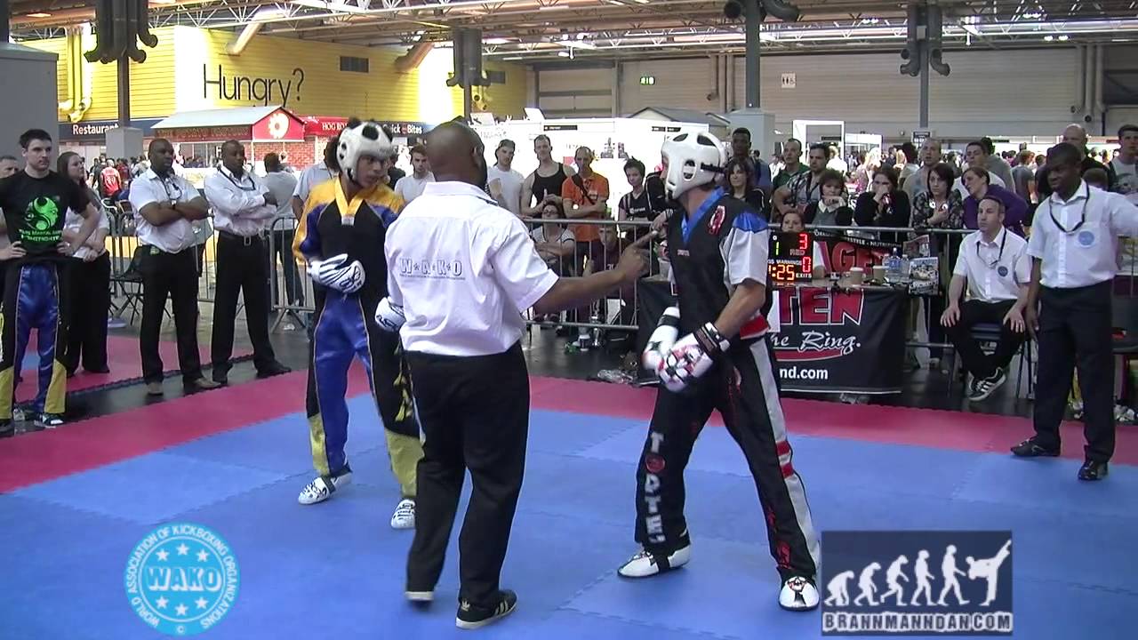 DeReece Williams v Jack Felton Top Ten British Championships 2014 - YouTube