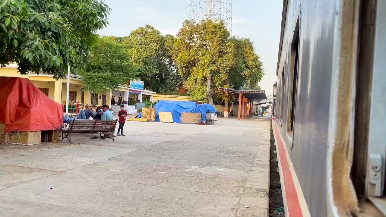K.C.R Train Relaxing Train Journey Karachi City To Landhi Junction ...
