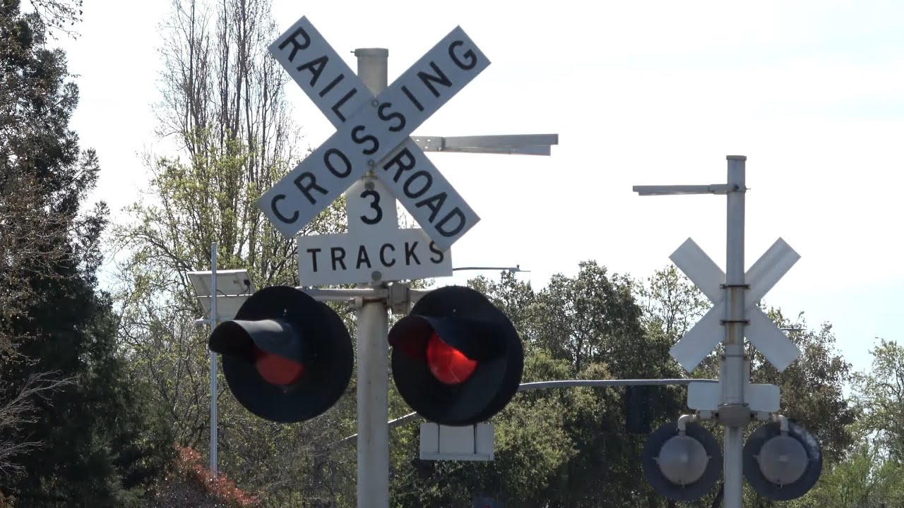 *New LED Light* Mayhew Road Railroad Crossing Sacramento, CA - SacRT ...