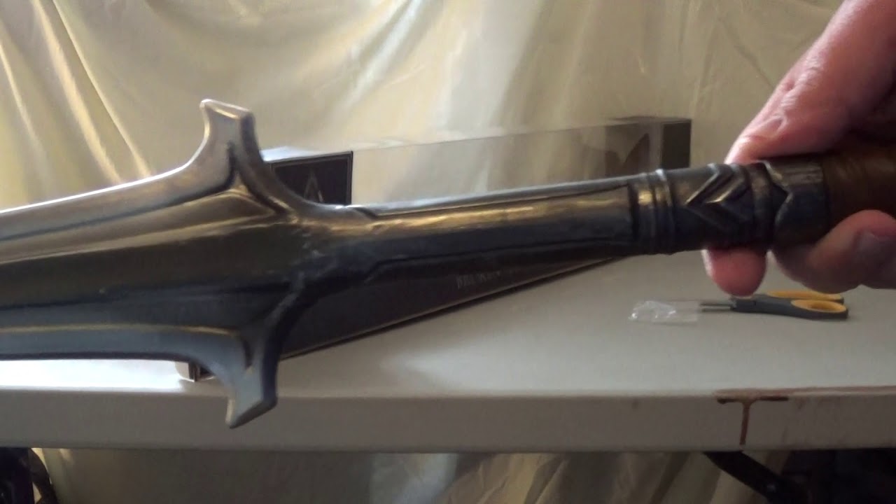 Broken Spear of Leonidas Prop Replica - YouTube