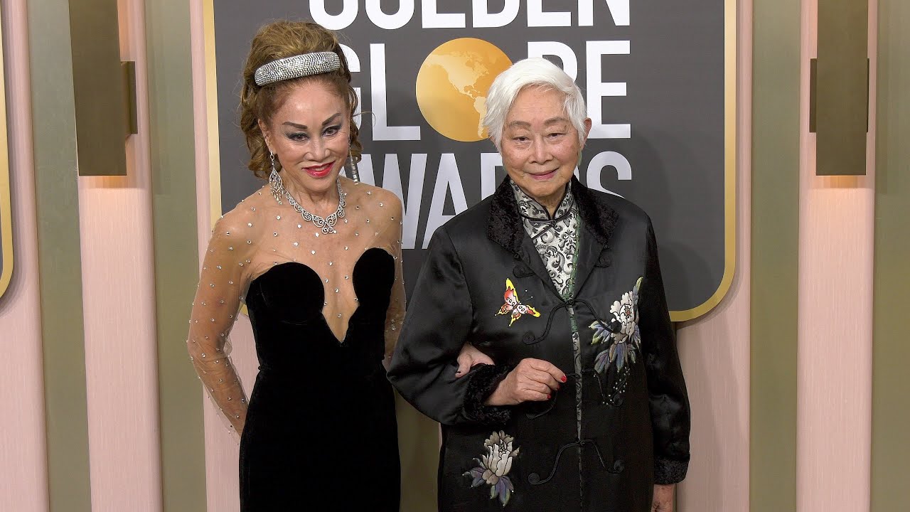 Lucia Hwong and Lisa Lu 2023 Golden Globes Arrivals - YouTube