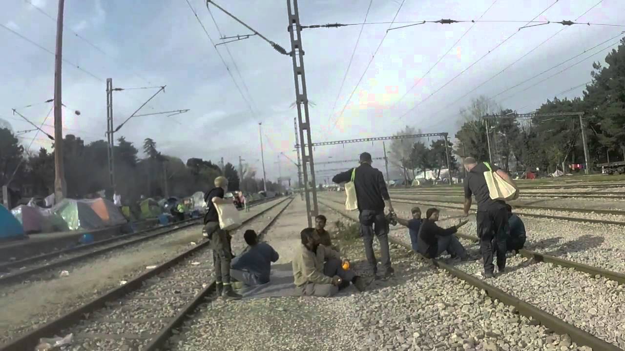 Refugees Starving, Eating Weeds in Idomeni 3/21/2016 - YouTube