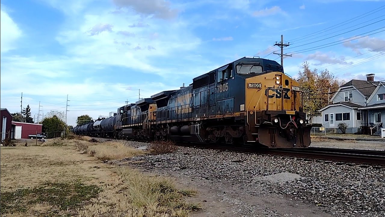 CSX 7805 leads Manifest Train WB on the NS Dayton District at Elmwood ...