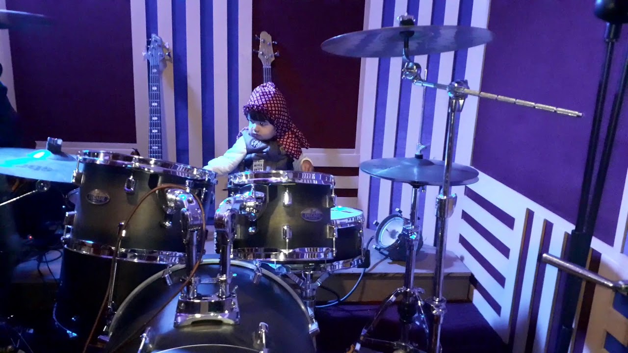 Baby drummer - YouTube