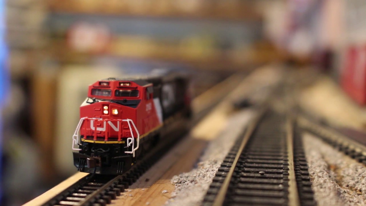 N Scale Bachmann GE Dash 8-40cw CN Locomotive Demo - YouTube