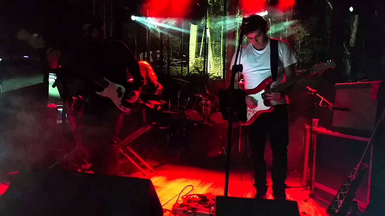 Rock in Bateias 2015 Banda Pigs & Diamonds - YouTube