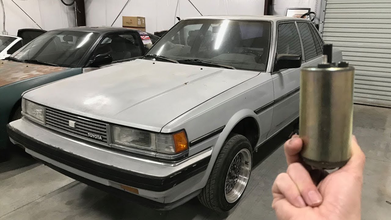 Installing Toyota Cressida (mx73) FUEL PUMP - YouTube
