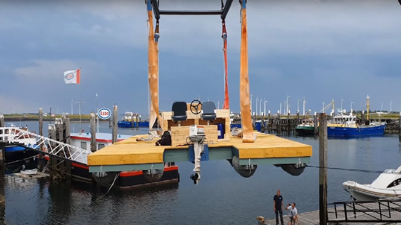 Het vlot eindelijk te water laten!!! 🍾🍻 | VLOT BUILD #PART8 - YouTube