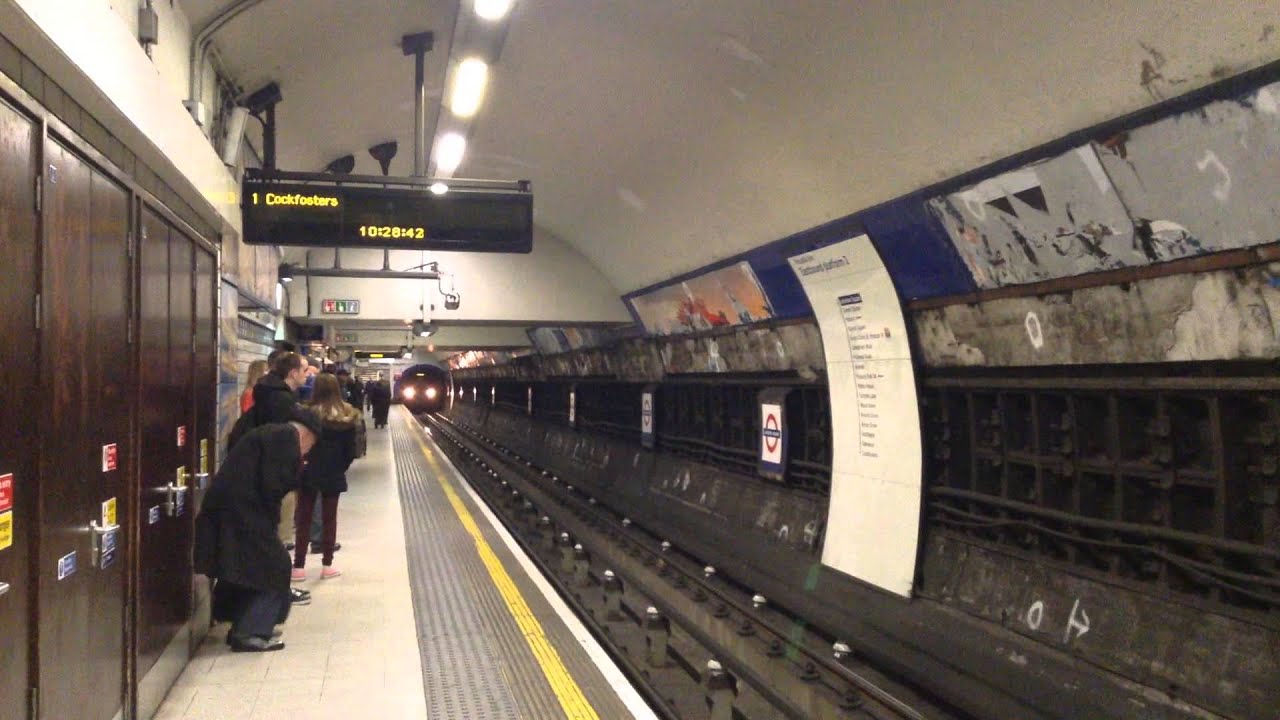 London Underground: Piccadilly Line train arriving at Leicester Square ...