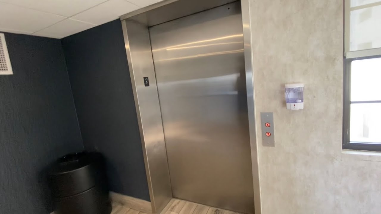 Montgomery Hydraulic Elevator @ MainStay/Sleep Inn Suites, Oak Brook ...