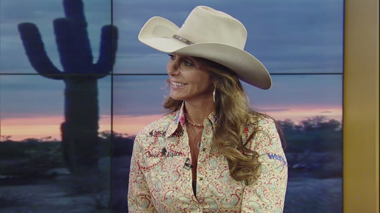 'Outlaw' Annie stops by Valley View Live! - YouTube