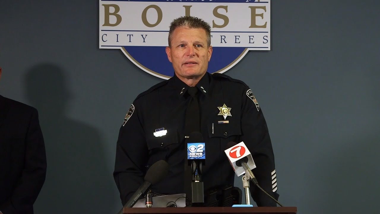 Boise police chief visibly shaken by mass stabbing - YouTube