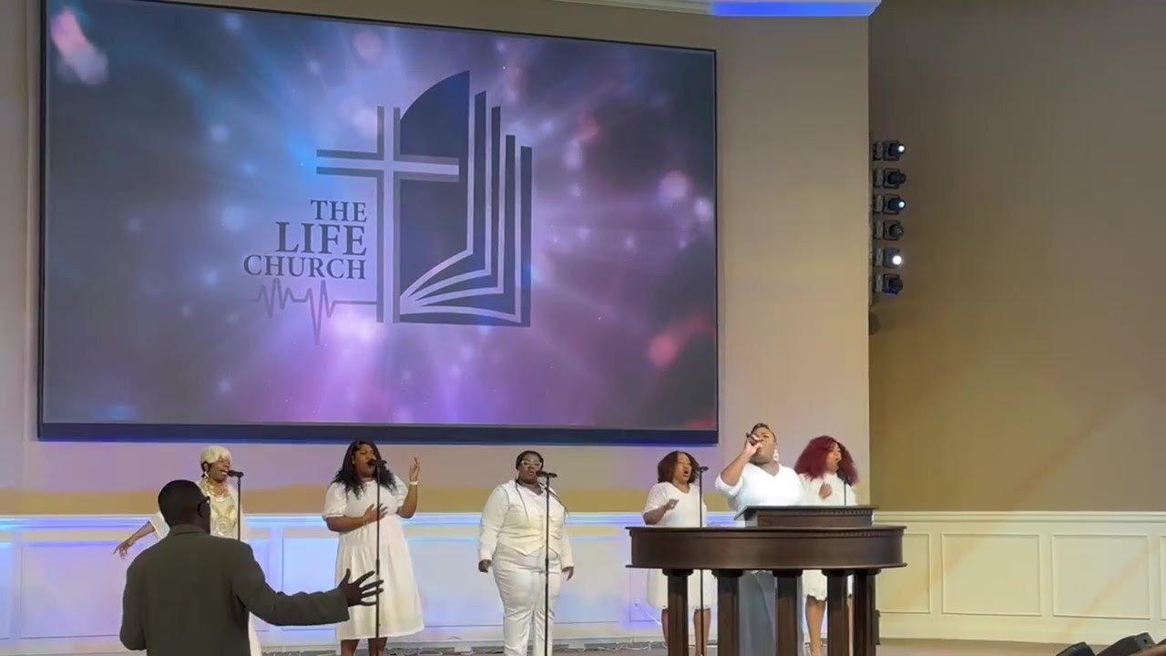 TV Liquidator LED Video Wall - The Life Church - YouTube