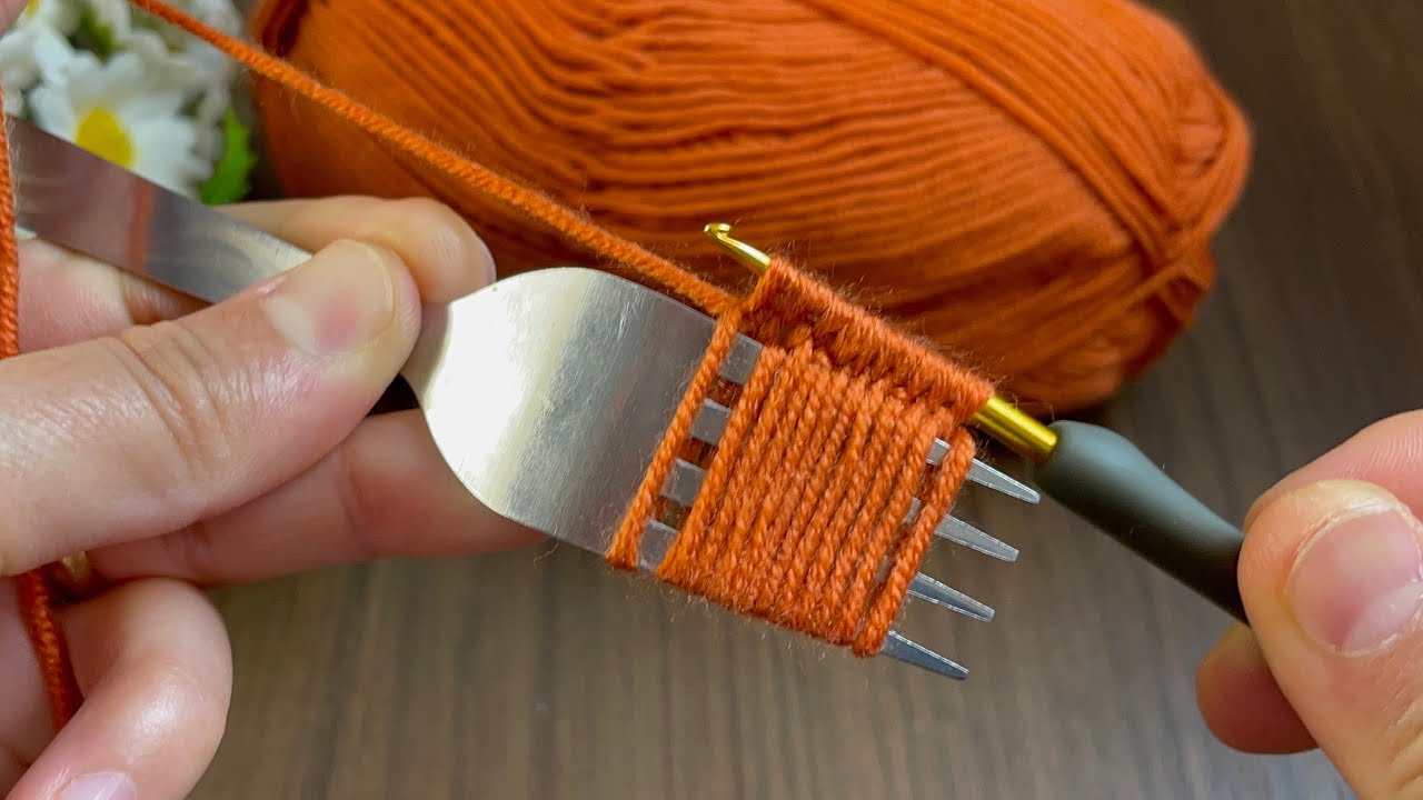 I sold 50 in one day!!! A genius idea with yarn and a Fork, you will ...