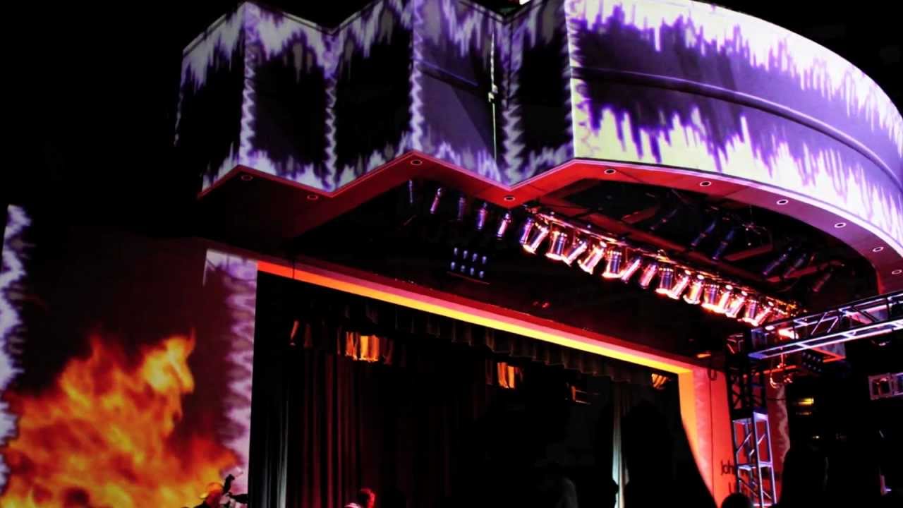Fashion Show with Projection Mapping - YouTube