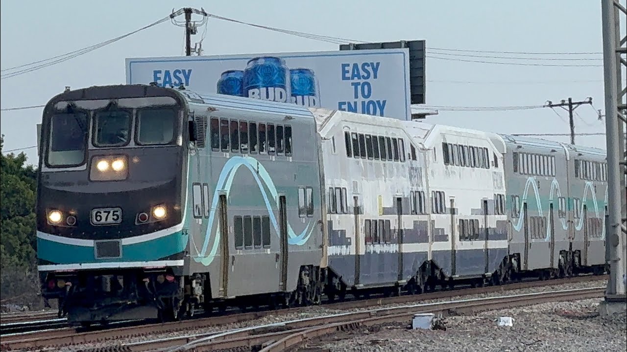 Metrolink Commuter Train M617 with Cabcar #675 Passes Commerce Heading ...
