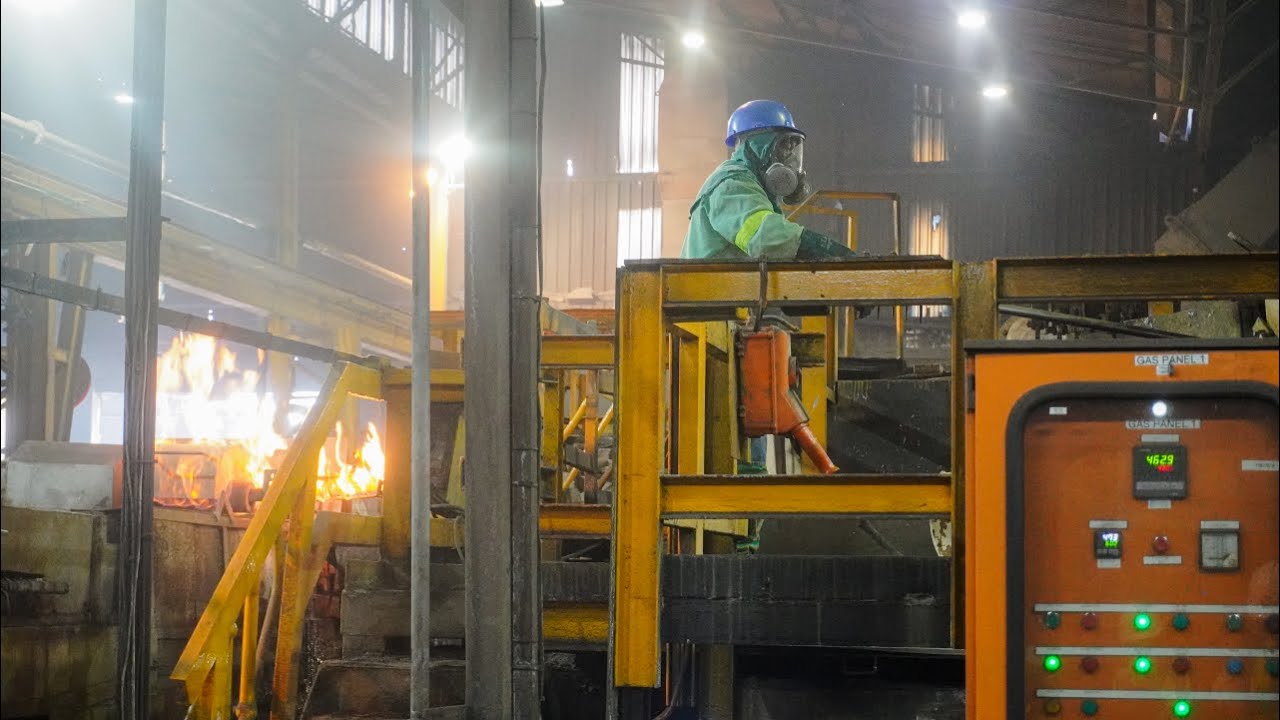 ITWeb OTR: Inside First Battery’s recycling factory - YouTube