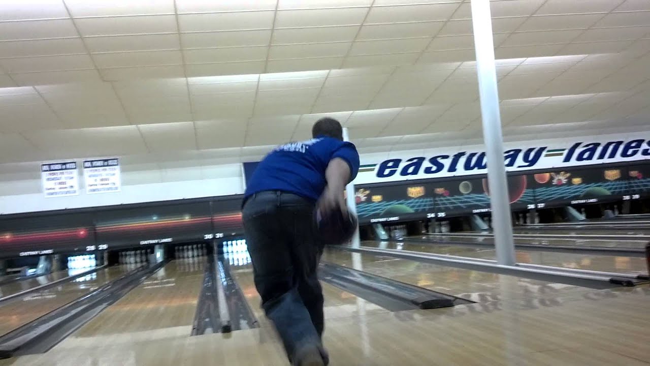 Chad Edinger shoots his first 300 game. - YouTube