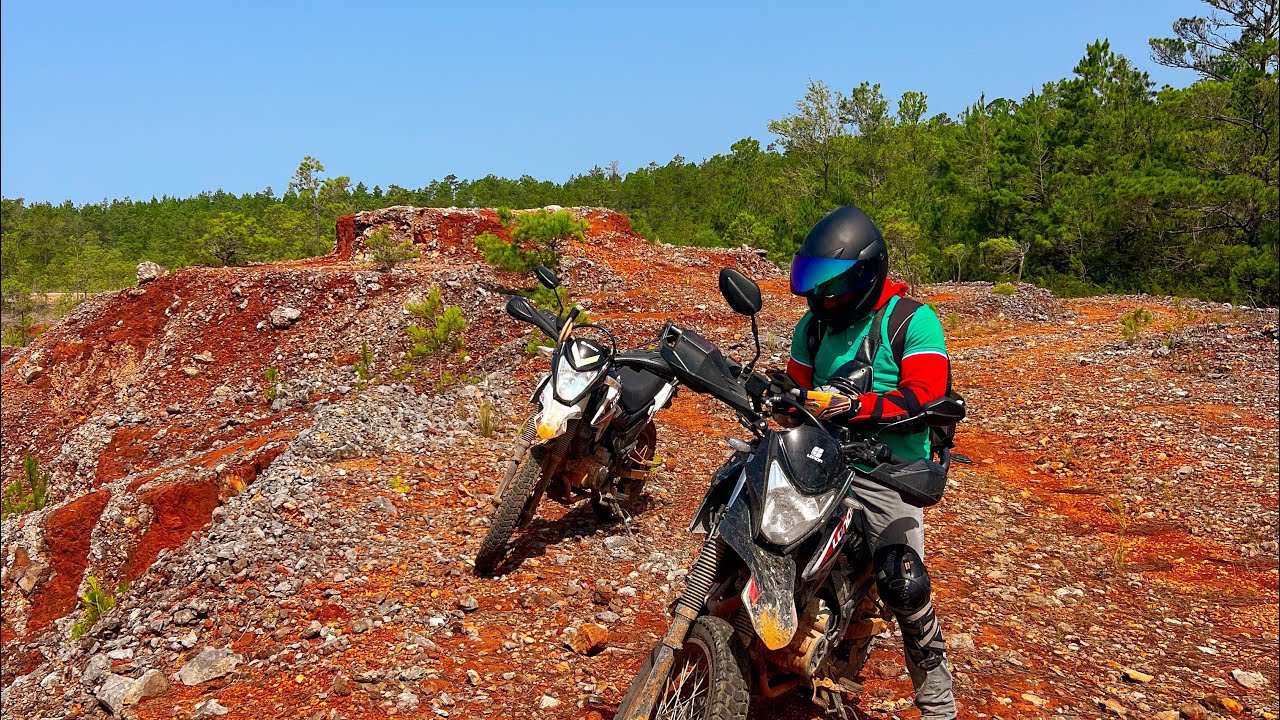 Ruta al Hoyo de Pelempito y Sierra de BAHORUCO en moto - YouTube