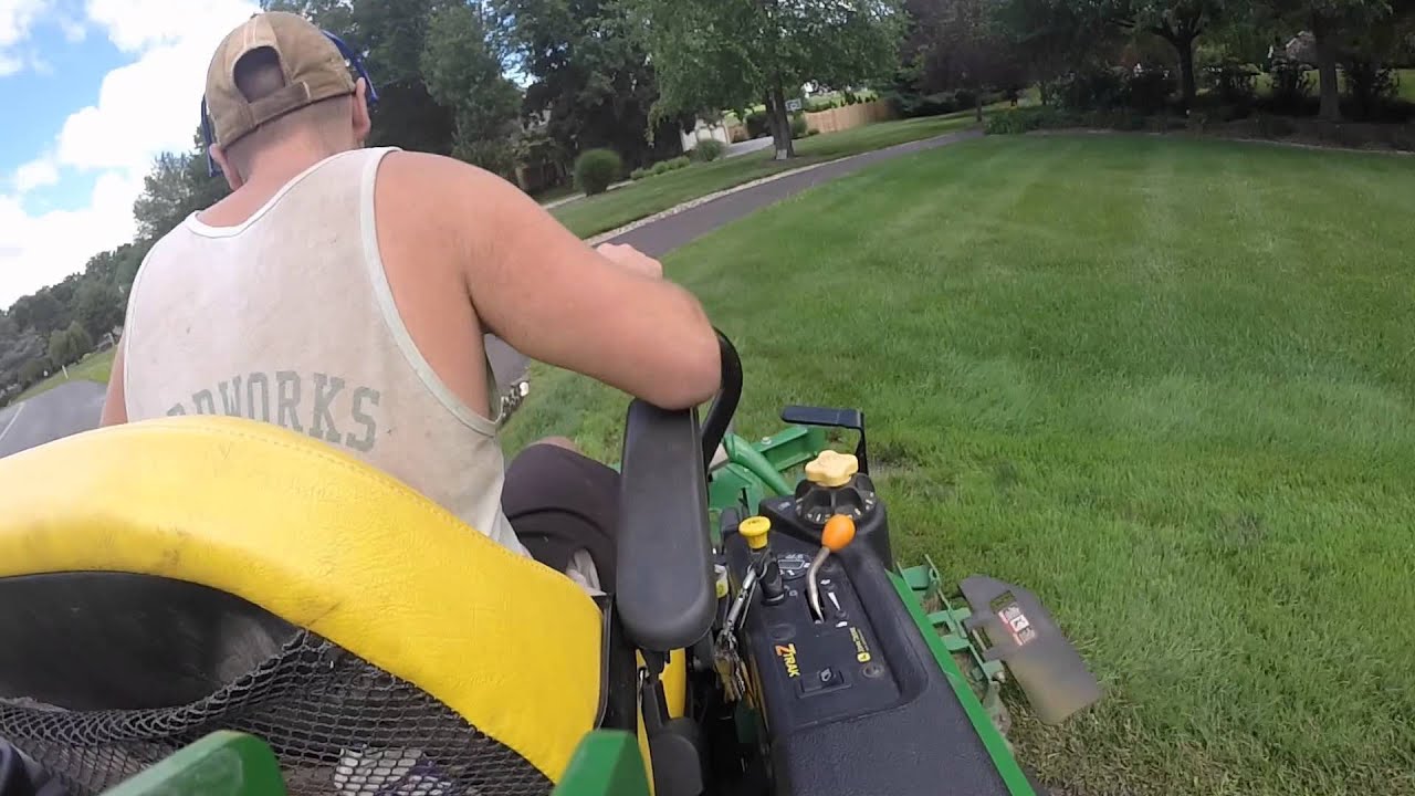 Mowing with the John Deere Z930M EFI August 2015 - YouTube