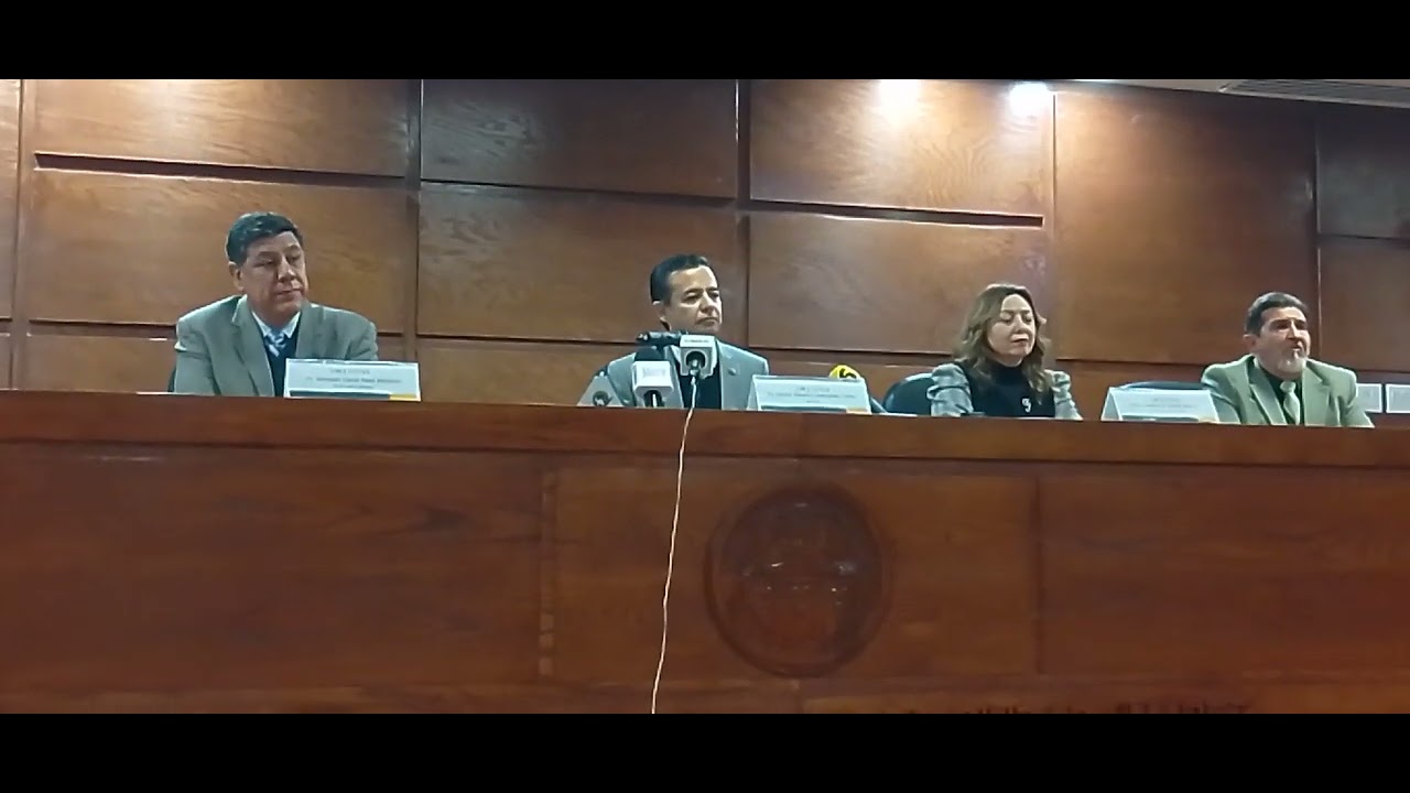 Conferencia de prensa en el Aula Magna de rectoría de la UACJ ...