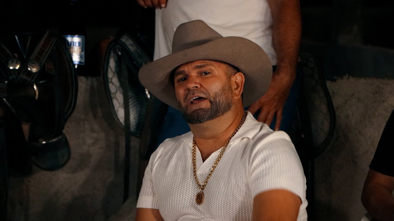 El Rengo del Gallo Giro - Roberto Junior y Su Bandeño - YouTube