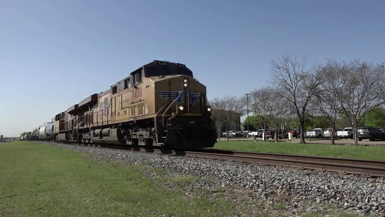 Union Pacific 7451 C45ACCTE and 8204 C45AH Mixed Freight Train in College Station, TX. - YouTube