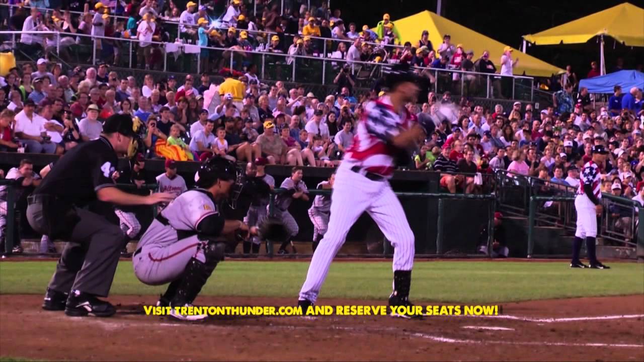Thunder Derek Jeter Bobblehead Night 2011 - YouTube