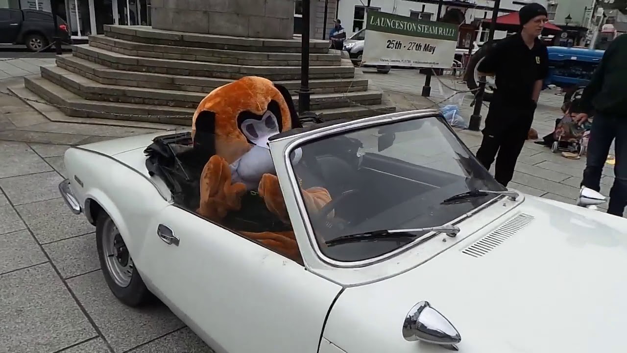 Dexter Driving us mad - YouTube